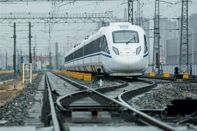 “中国脑、中国心”——宝兰高铁CRH5G型技术提升动车组首次亮相-创新科技|中国知识产权律师网